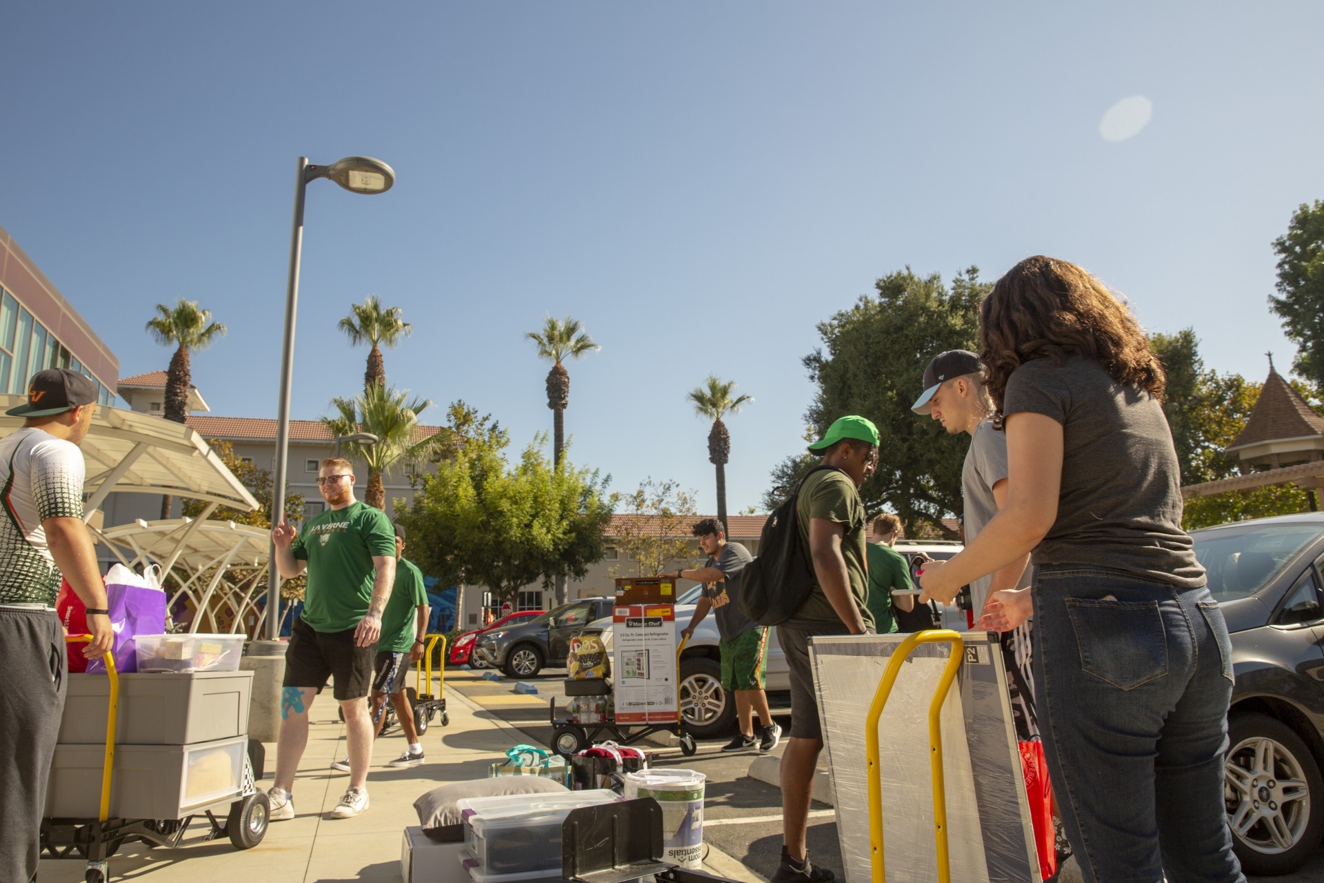 Move-In Day Welcomes New, Returning Students | University of La Verne